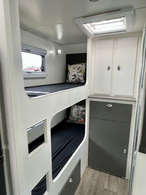 Hurricane 21ft Family Caravan – Sundowner Caravans